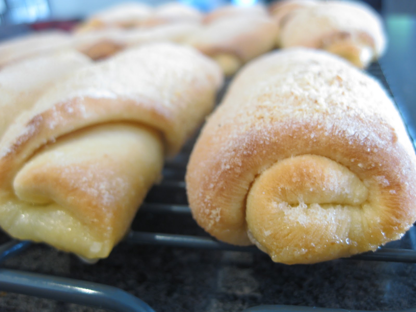 Sweet Cherrie Pie: Kulinarya Cooking Club December 2010 : Spanish Bread.