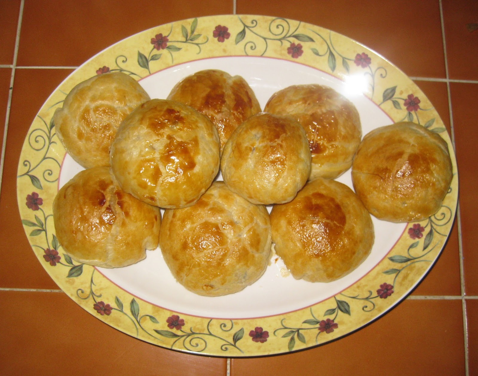 Zuzi's Kitchen: Rice puff pastry balls
