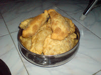 Cook it Easy!!: Ghooghra (karanji)