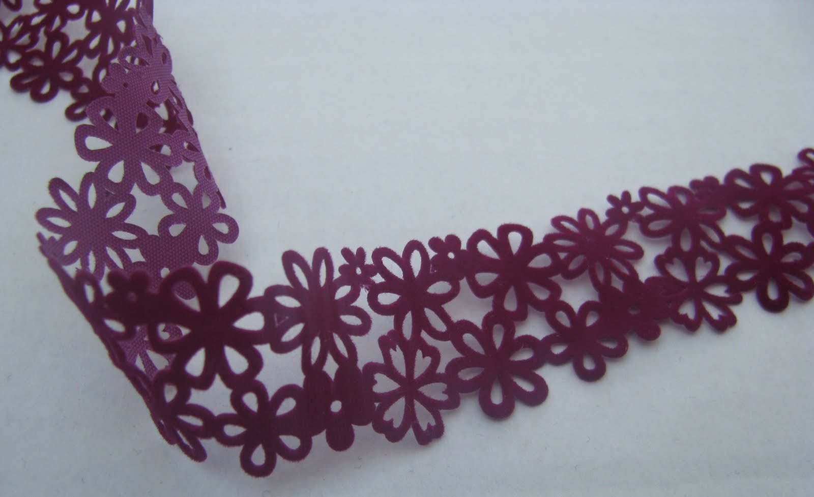 Rubans, fibres, ficelle, tissu, feuilles de feutrine, etc - Zabeille's ...