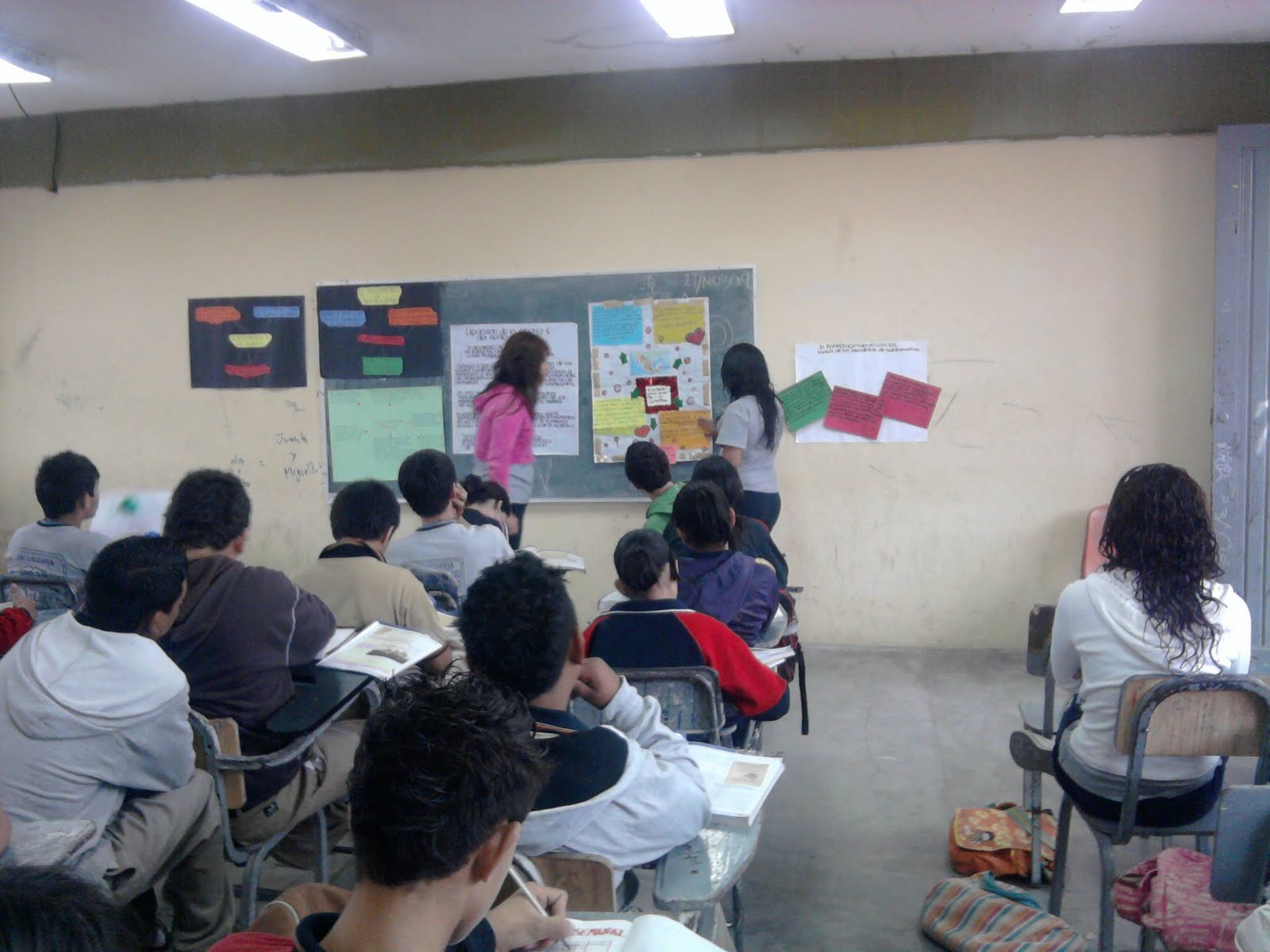 ESCUELA SECUNDARIA GENERAL No. 3: Alumnos Exponiendo