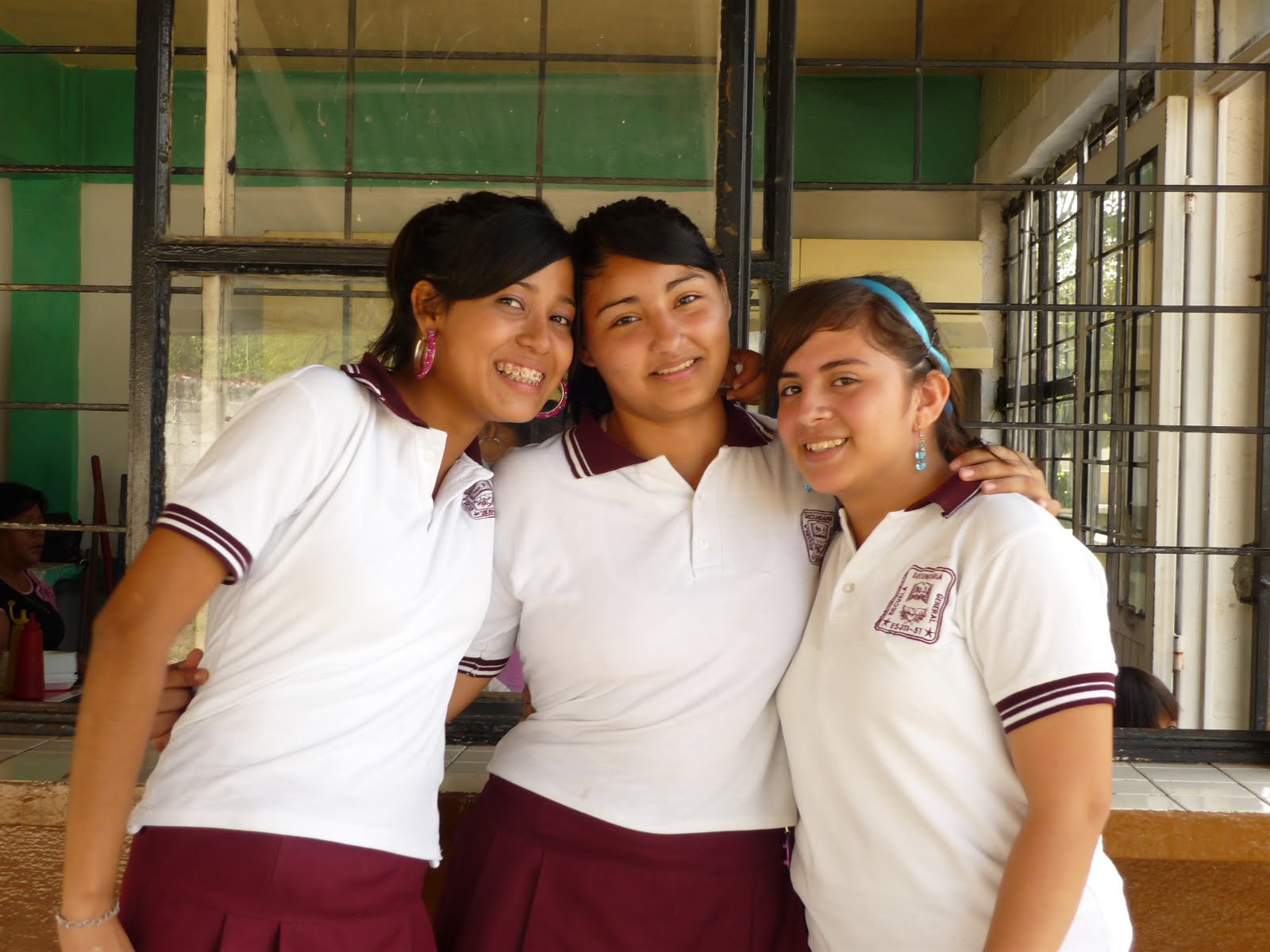 ESCUELA SECUNDARIA GENERAL No. 3: Alumnas Contentas por su proxima ...