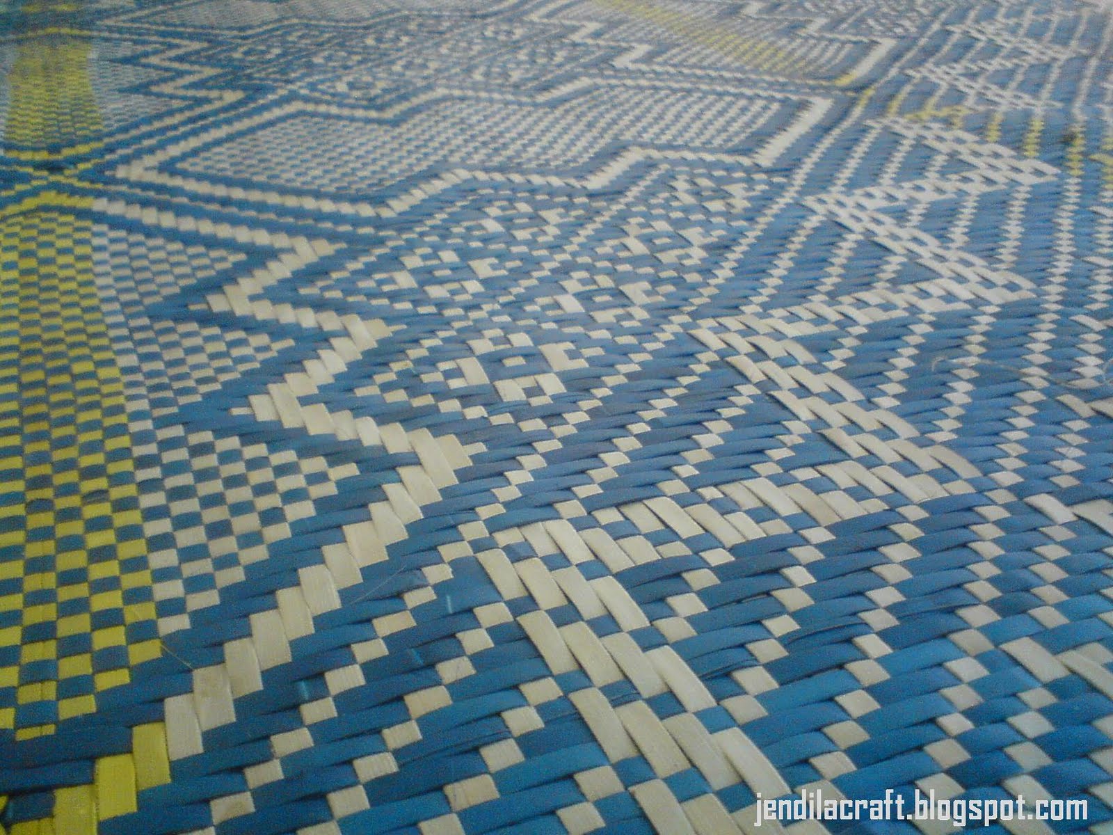 Mengkuang: Tikar mengkuang kelarai (TKM 001)