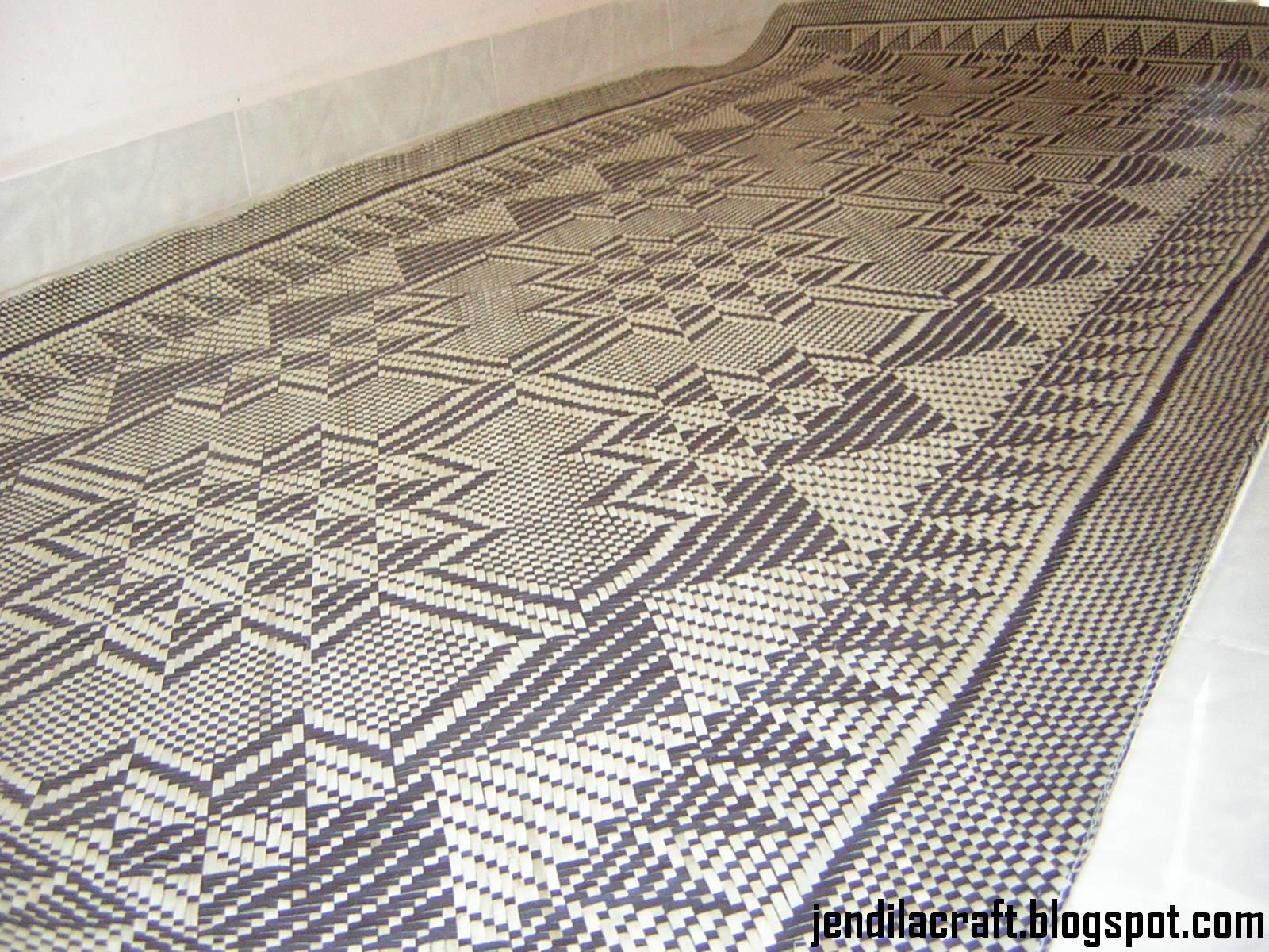 Mengkuang: Tikar mengkuang kelarai (TKM 013)