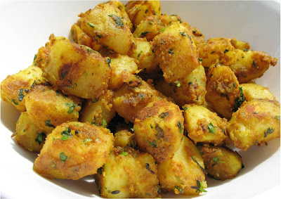 Delicioso Dishes: Spicy curried potatoes