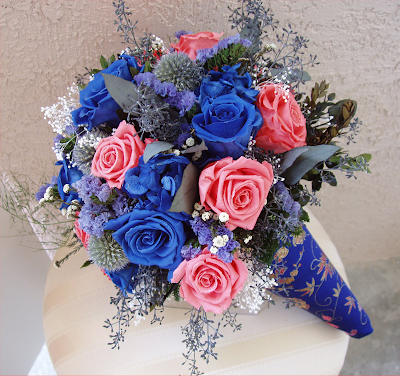 Rose Lovers: beautiful blue rose bouquet