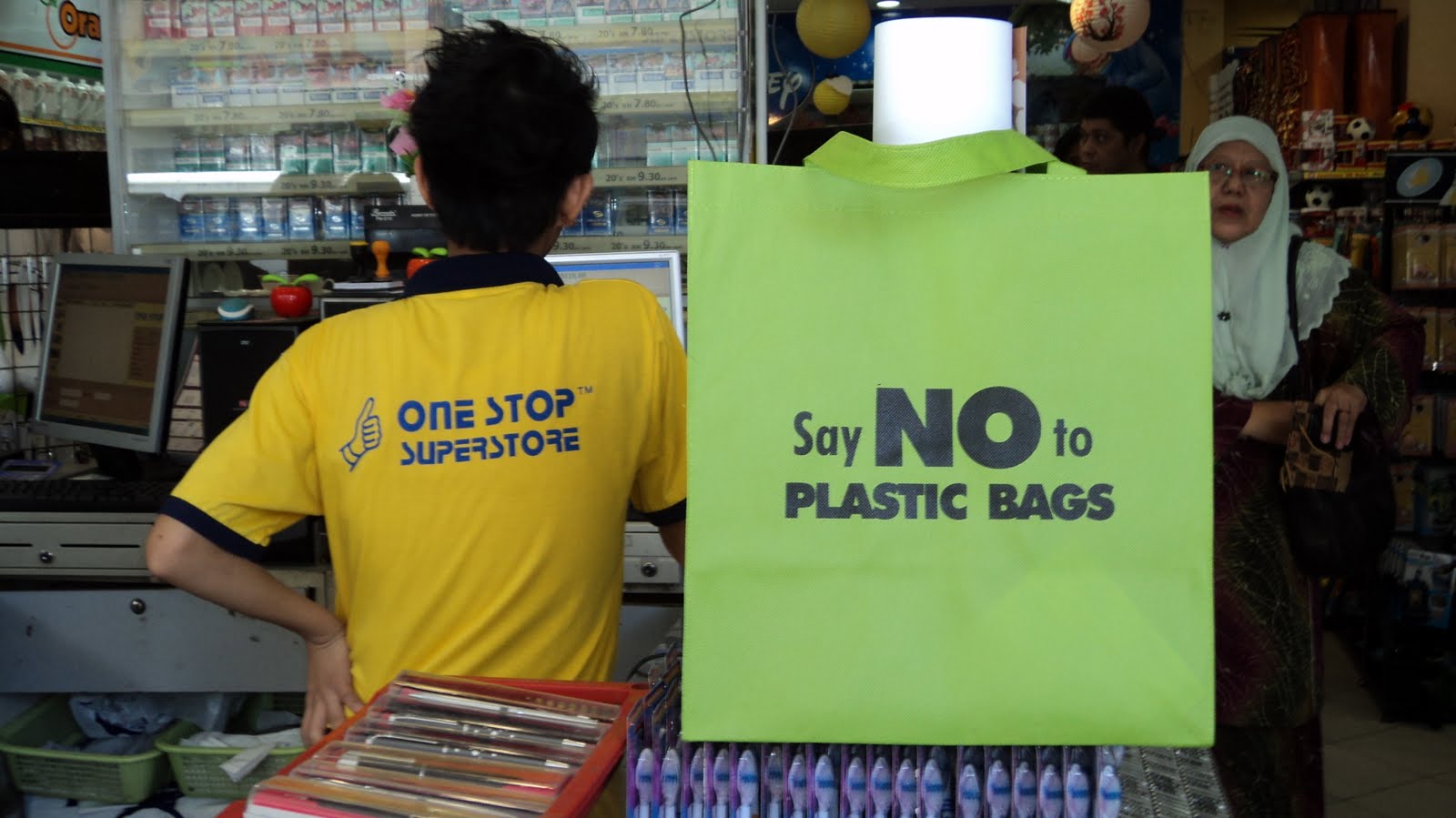 ANTI KUTU SAMPAH DBKK: PELANCARAN ISNIN TANPA BEG PLASTIK DI ONE STOP ...