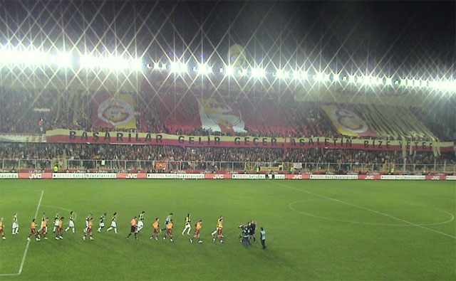 Galatasaray Pankartları: Asaletin Bize Yeter 2005 Fb Lig Maçı