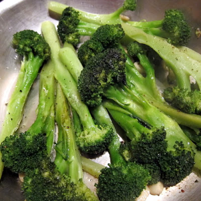 Fishtails and Pearls: Baked chicken breasts, garlic broccoli and ...
