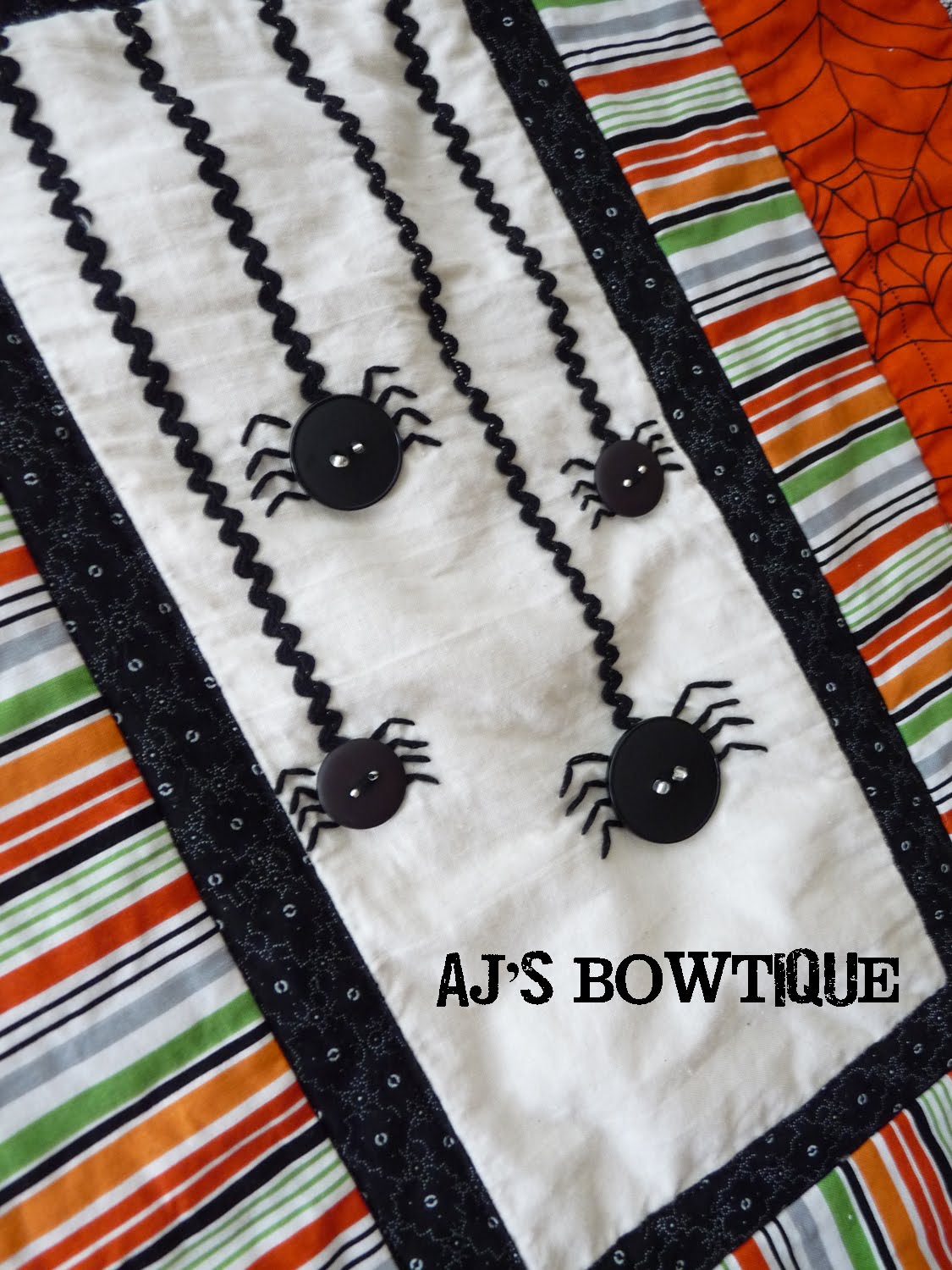 AJ's Bow-tique: {Itsy Bitsy Spiders} Wall Hanging Tutorial