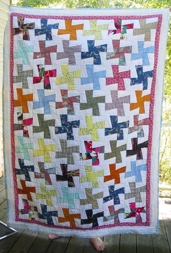 Pratie Place: Whirligig quilt finished
