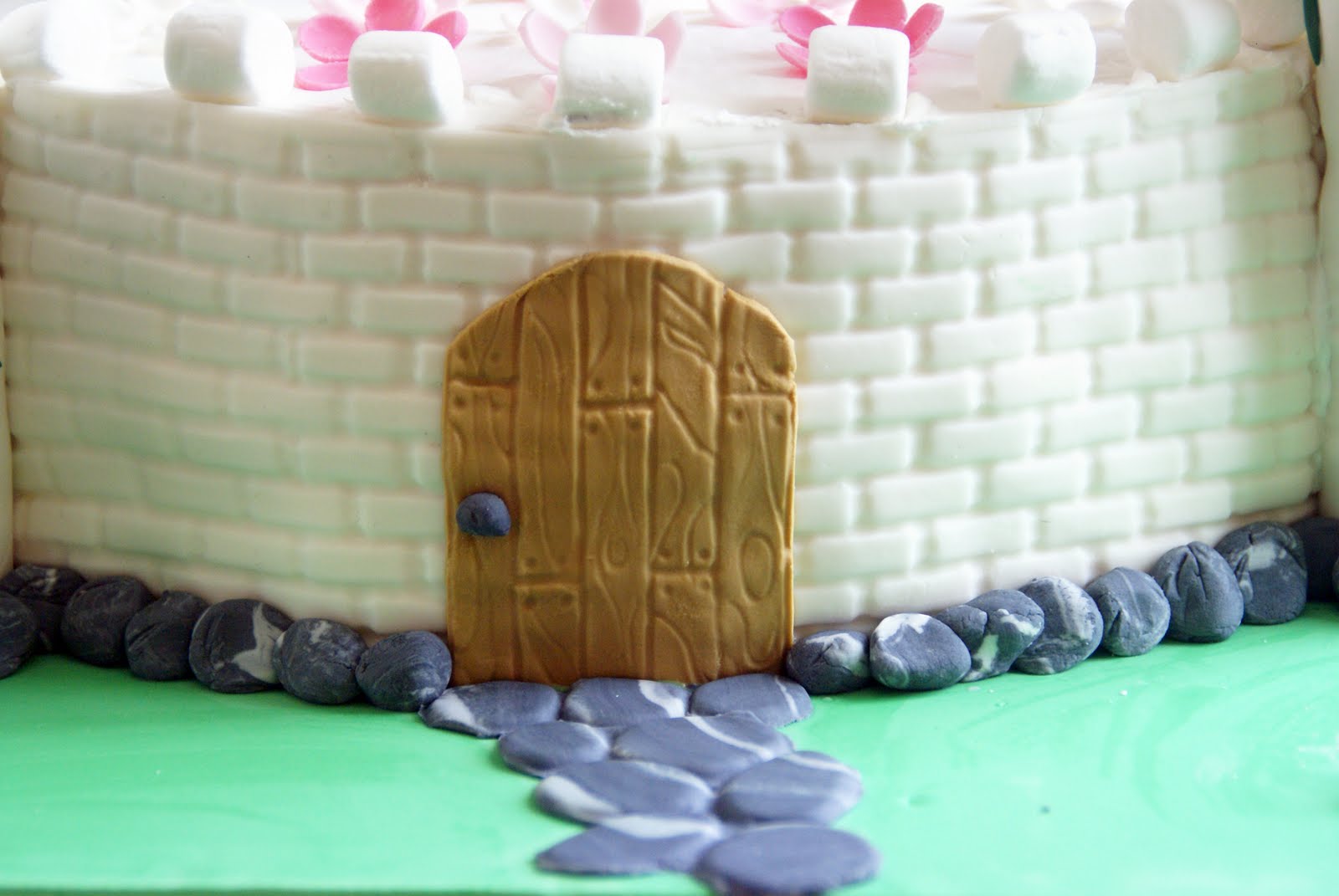 Honeybee Me Sweets: Storming the Princess Castle