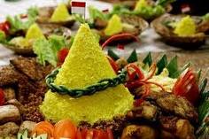 ceritamakarena: Tradisi Tumpengan