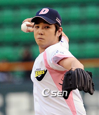 { DBSJ Heaven }: [PHOTOS] Kangin Ditches Suju for Baseball??