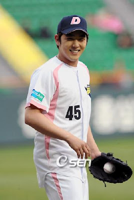 { DBSJ Heaven }: [PHOTOS] Kangin Ditches Suju for Baseball??