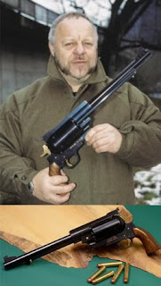 FLY without PETER pan....: the worlds smallest and biggest revolver