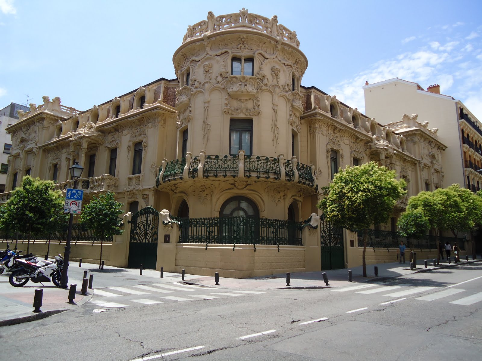 cosas que nunca te dije: EDIFICIOS SINGULARES DE MADRID (IV)