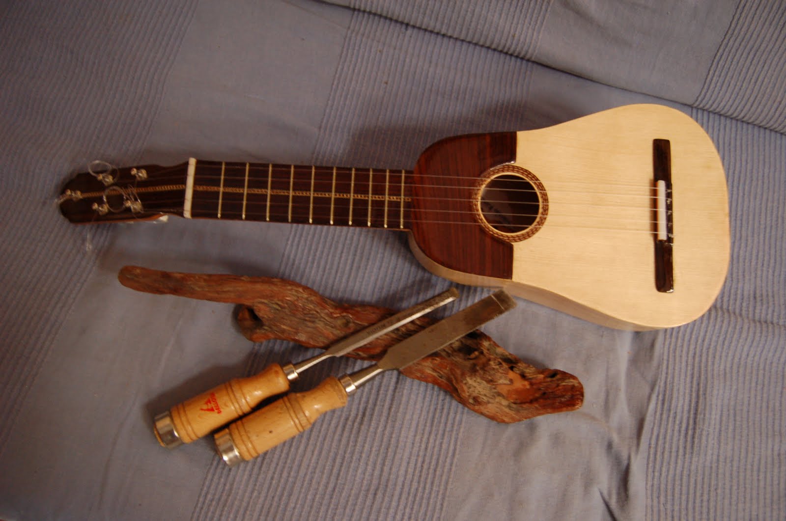 De Cuba al Timple.: Empieza la construcción del timple