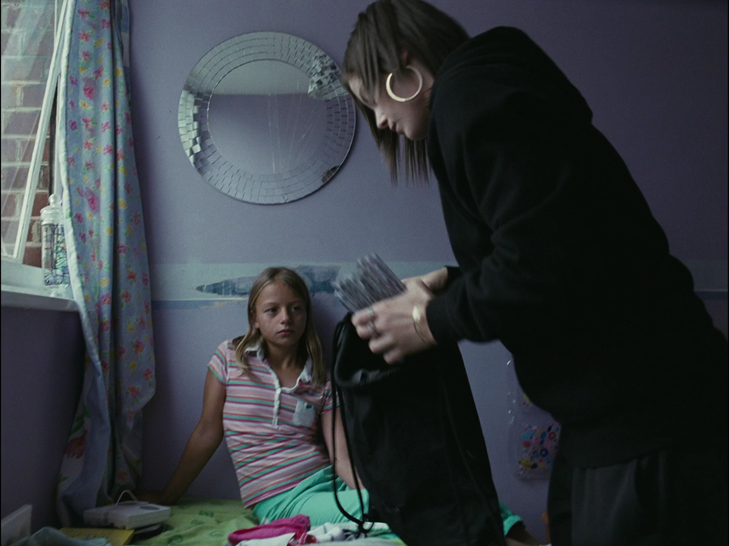 P1 - Media & Collective Identity 2010/11: fish tank questions bing biong