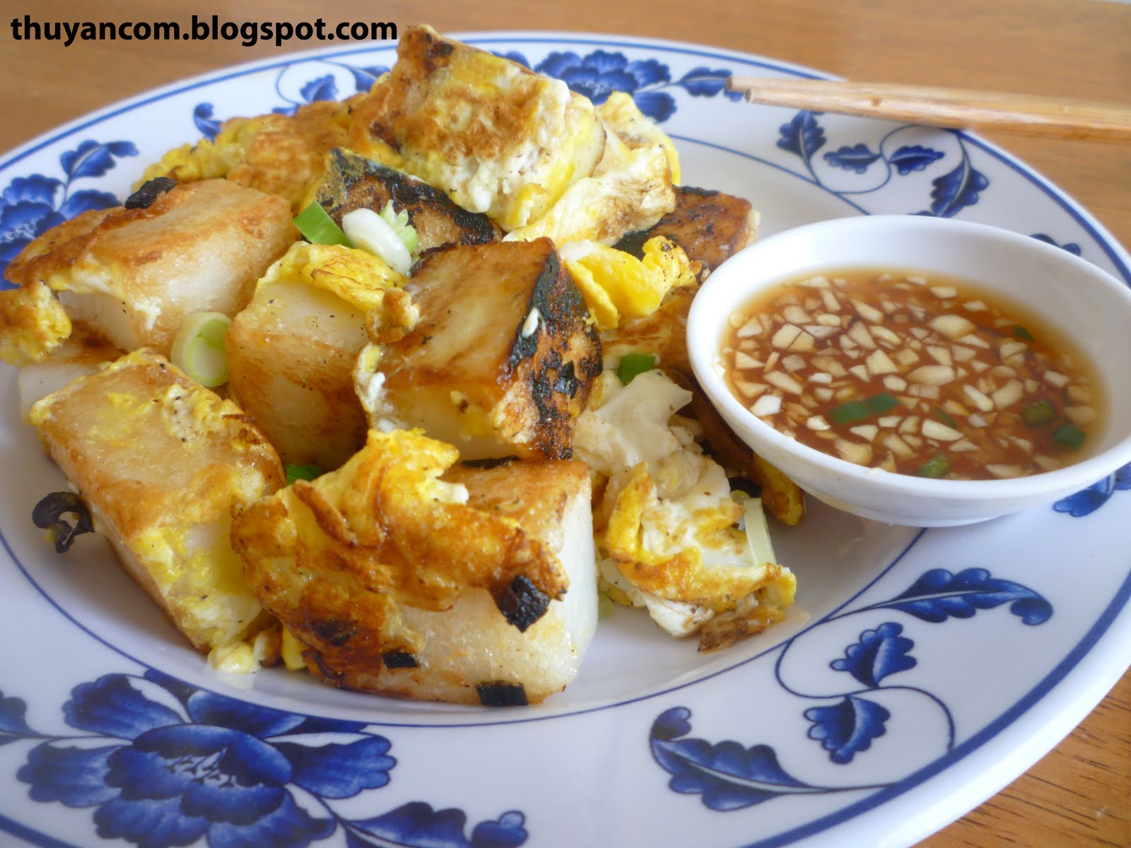 Blog of Salt: Banh Bot Chien - Fried Rice Cubes w/ Eggs