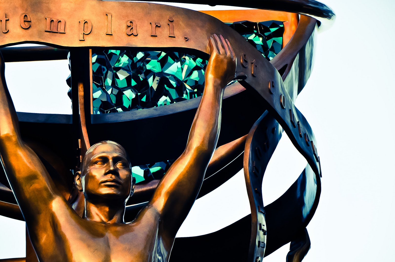 Causing great wonder: The Quattromondial Monument