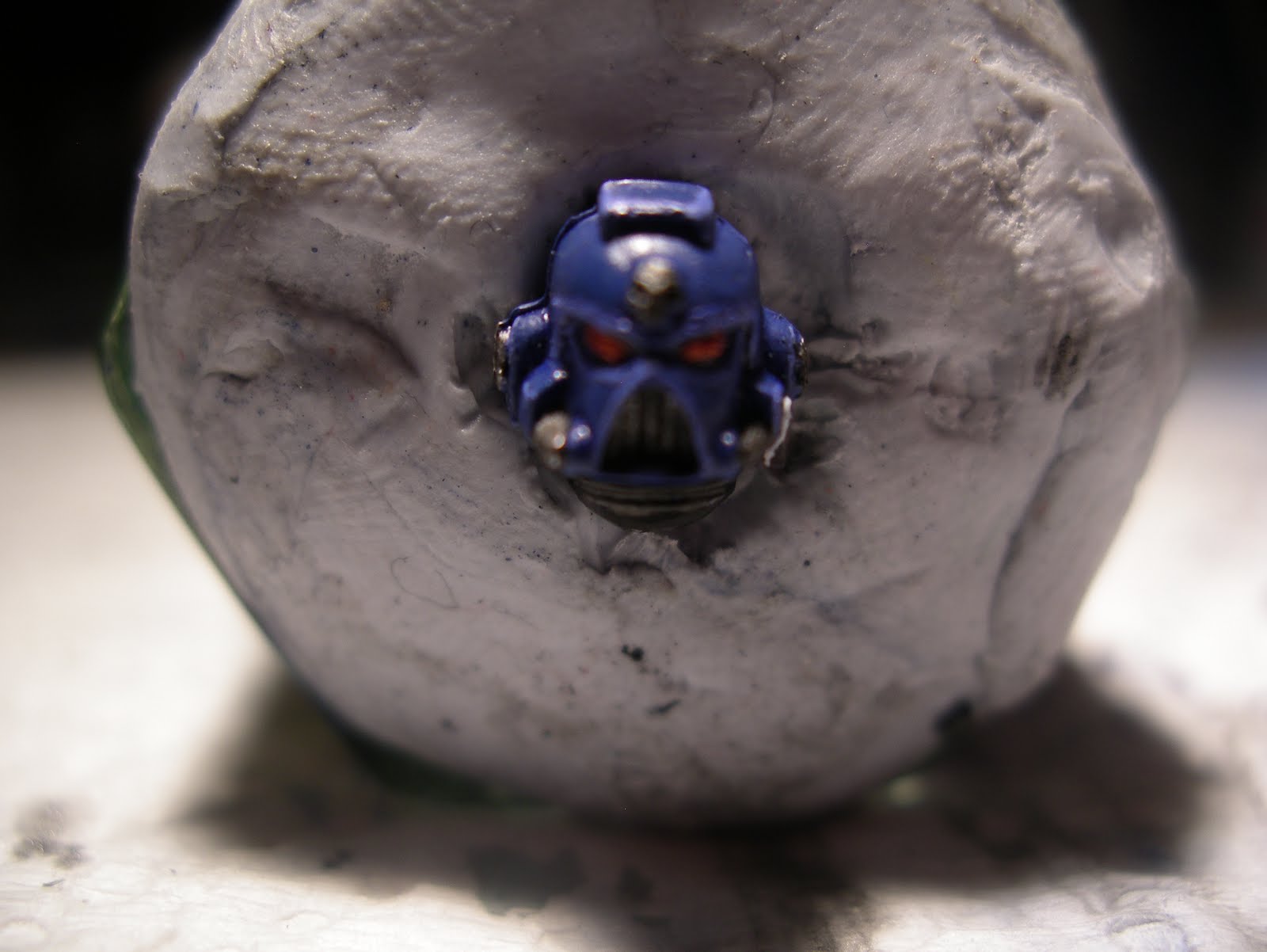 The Ultimate Ultramarines Blog: How To Paint Space Marine Eyes - Red