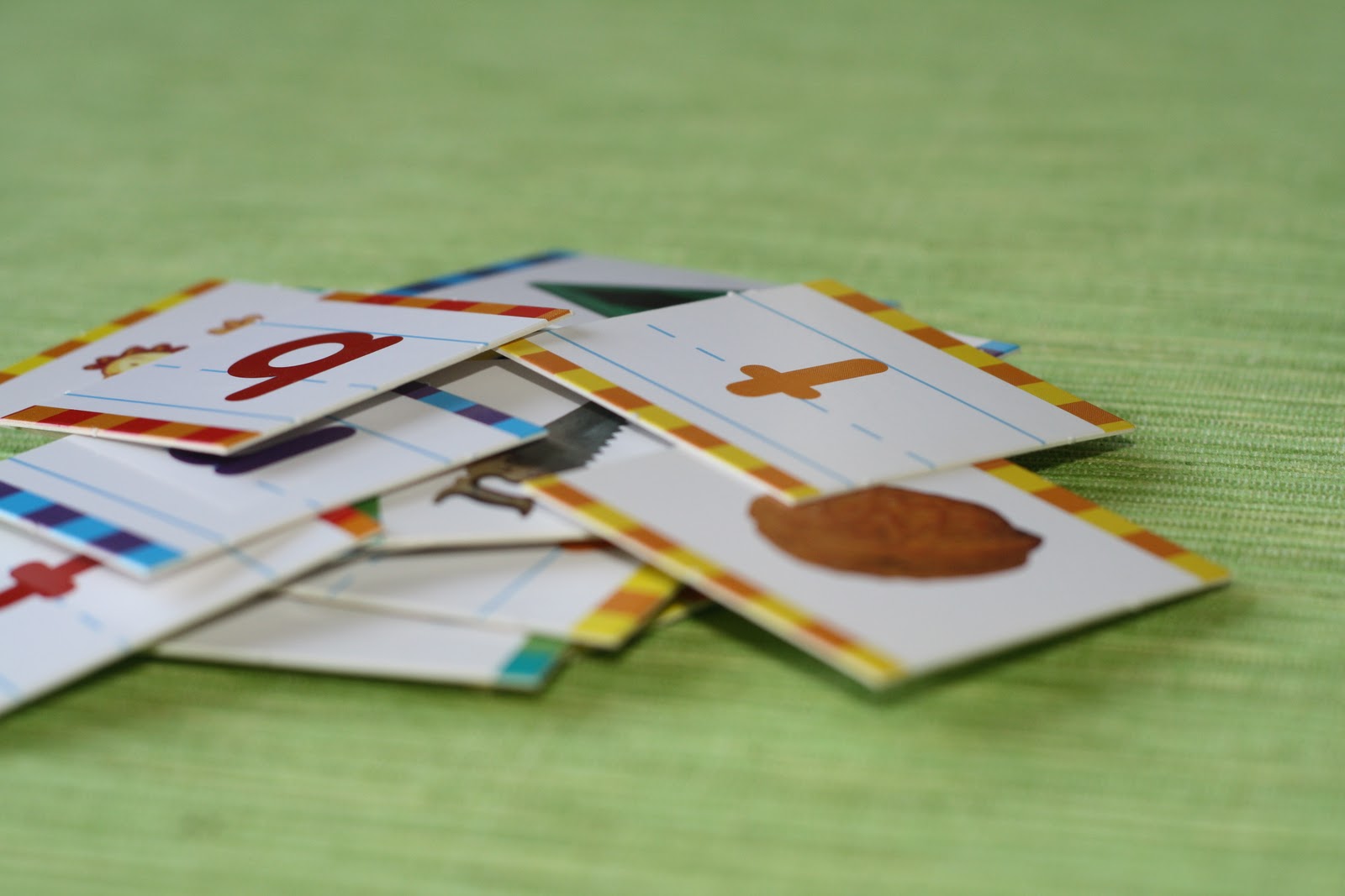 teacher 2 mom: Letter Cards and Pictures