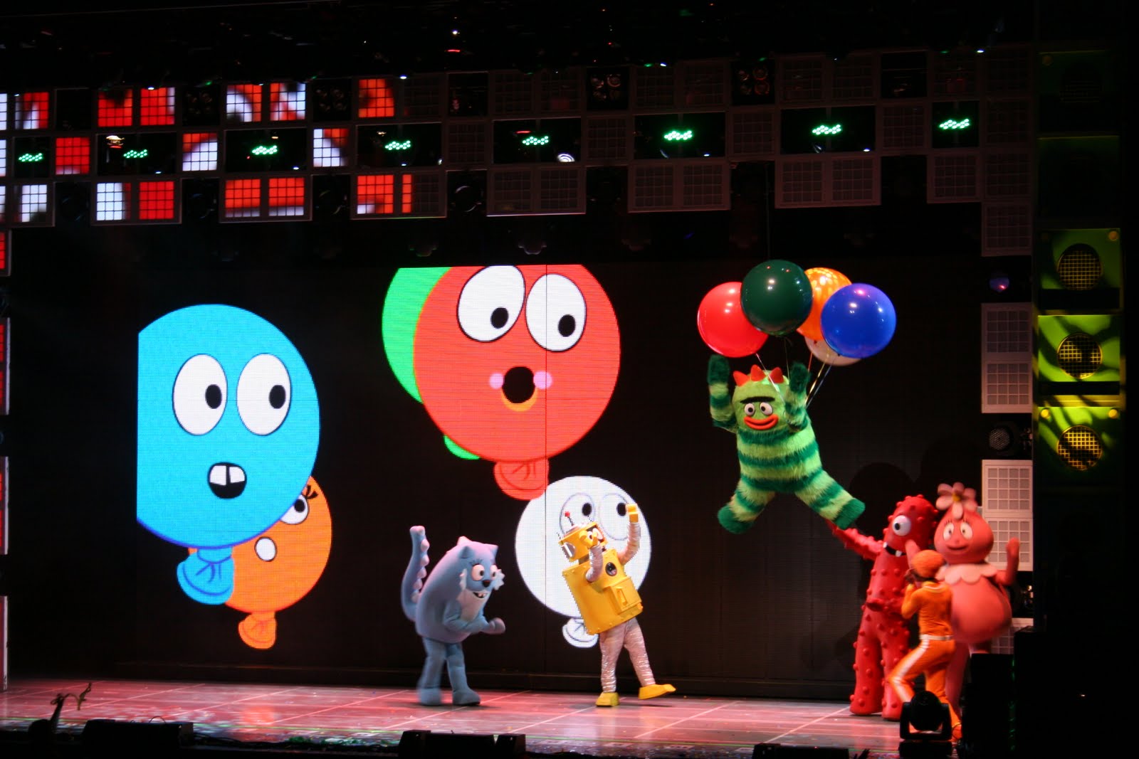 Mateo & Elise: Yo Gabba Gabba! Live!