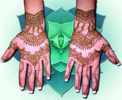 poze-tatuaje: tatuaje pe maini