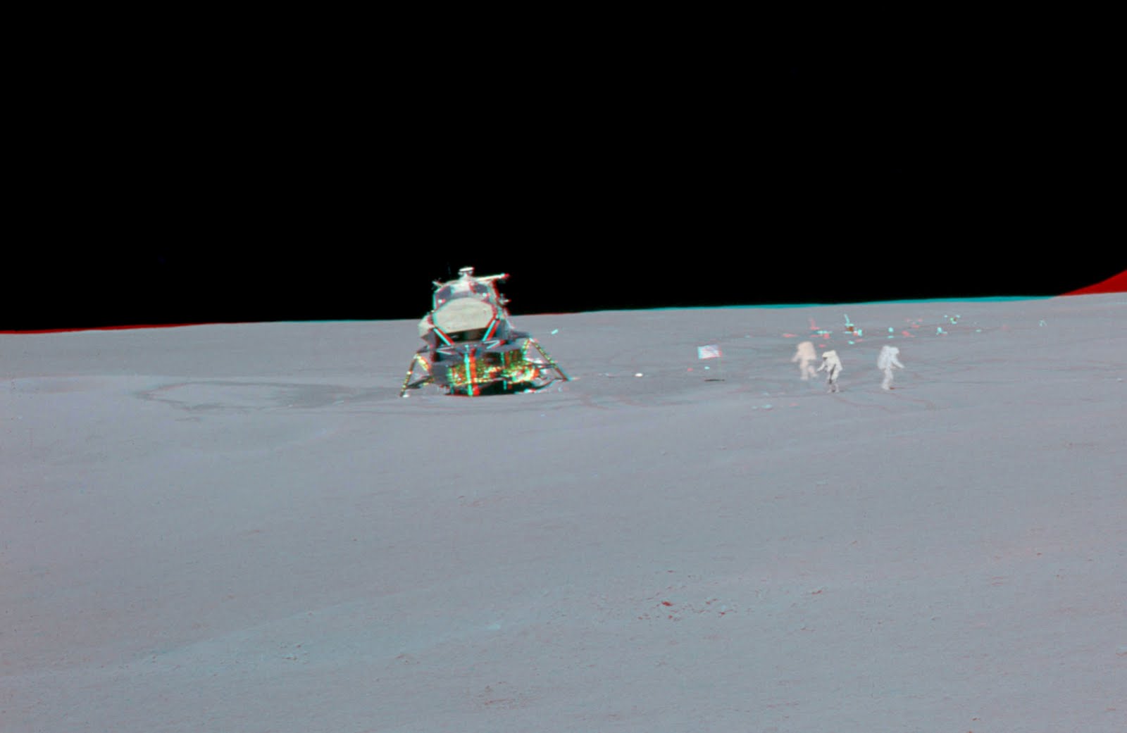 Space 3D: Apollo 15 - James Irwin... walking