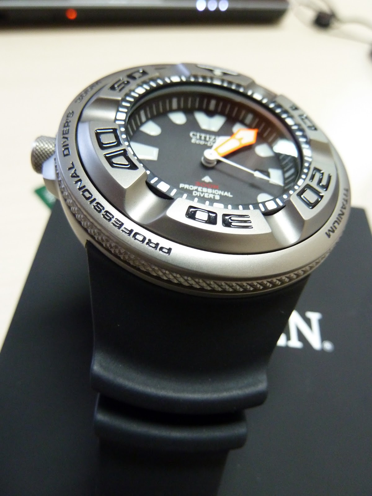 jam & watch: Citizen Professional Diver's 300m Promaster - Titanium ...
