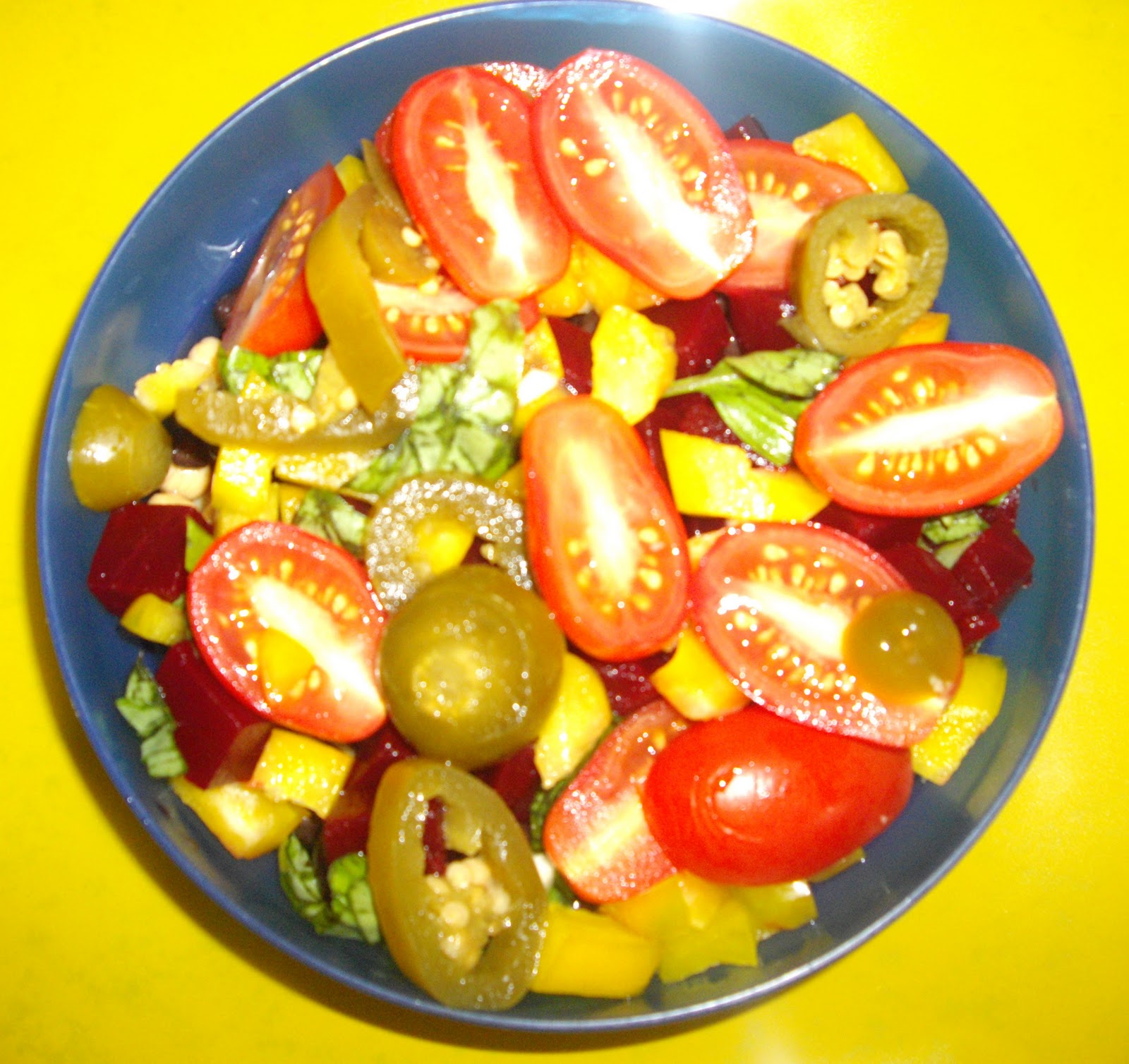 Sue's Vegetarian Food: HEARTY SALAD FOR LUNCH