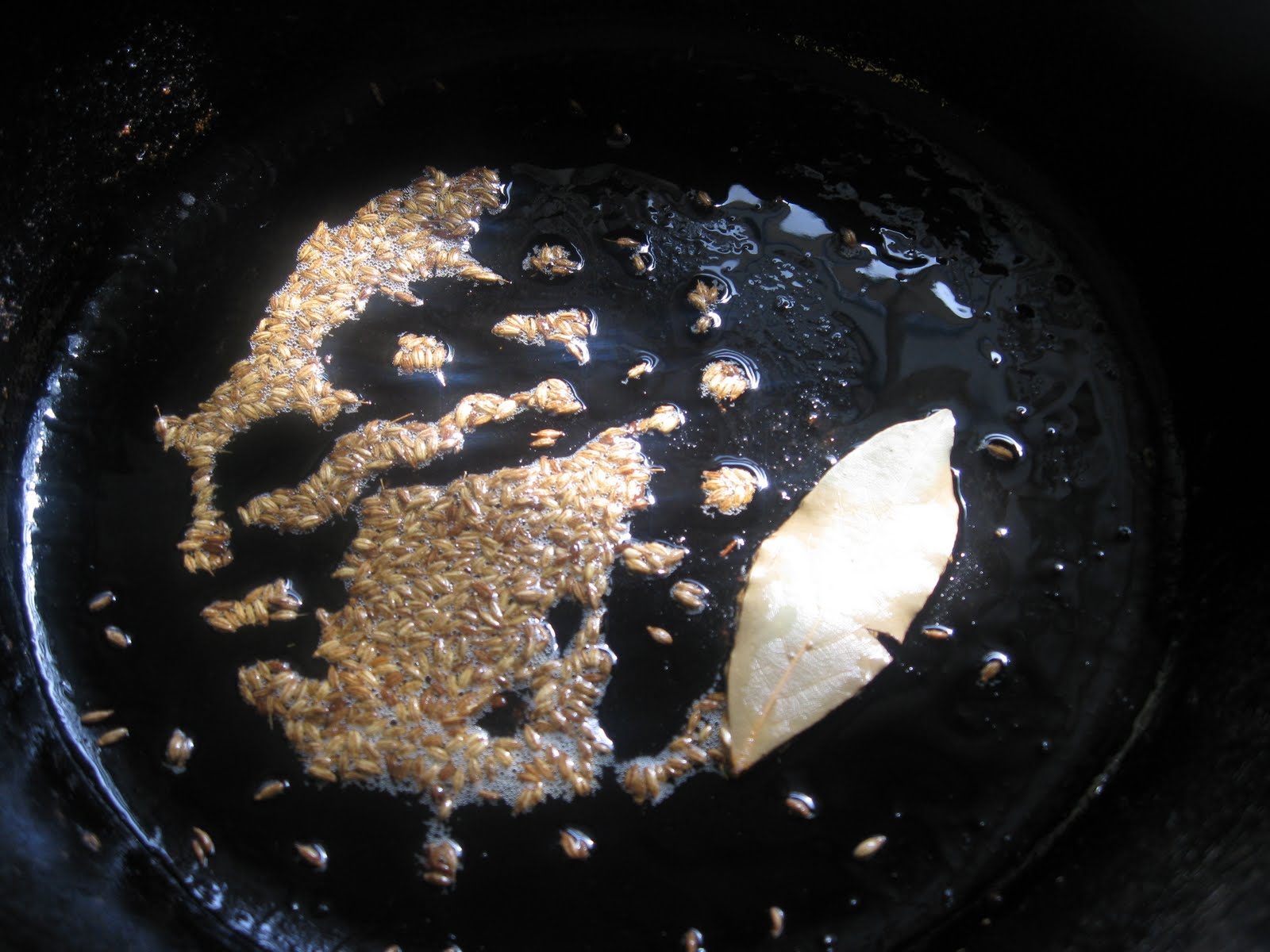 Sauce (The Food Blog): Aloo Posto (Potatoes in Poppy Seed Paste)