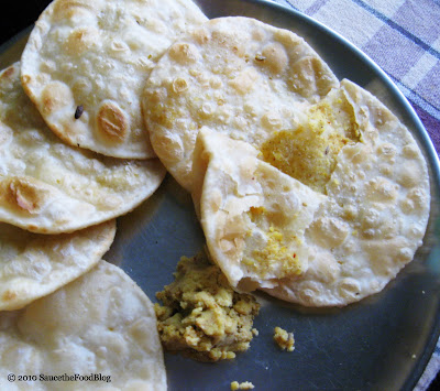 Sauce (The Food Blog): Daal puri (daal stuffed puris)