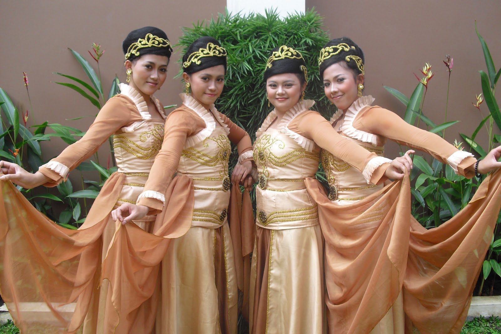 C2 COSTUME: Melayani Sewa Kostum dan Pembuatan Kostum Tari