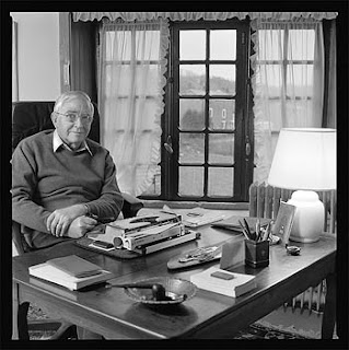 La biblioteca del psicoanalista y su escritorio: Las muertes de Roger ...