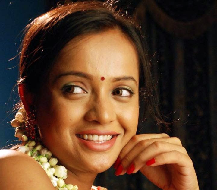 Tanu Roy Spicy Look In Saree from O Manjula Katha