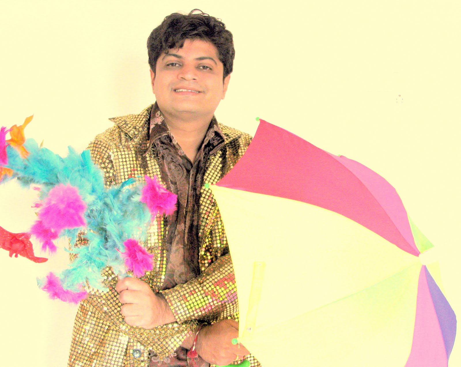 Raghuvir Magic: Raghuvir - 3 Generations in Magic