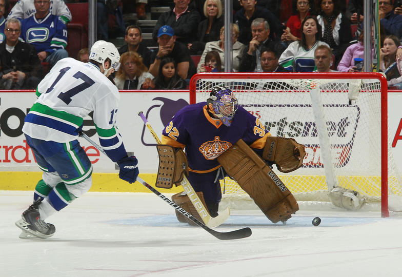 Jonathan Quick’s Reverse Retro Setup : r/hockey