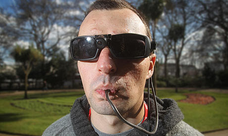 Aparelho para cegos enxergarem com a língua