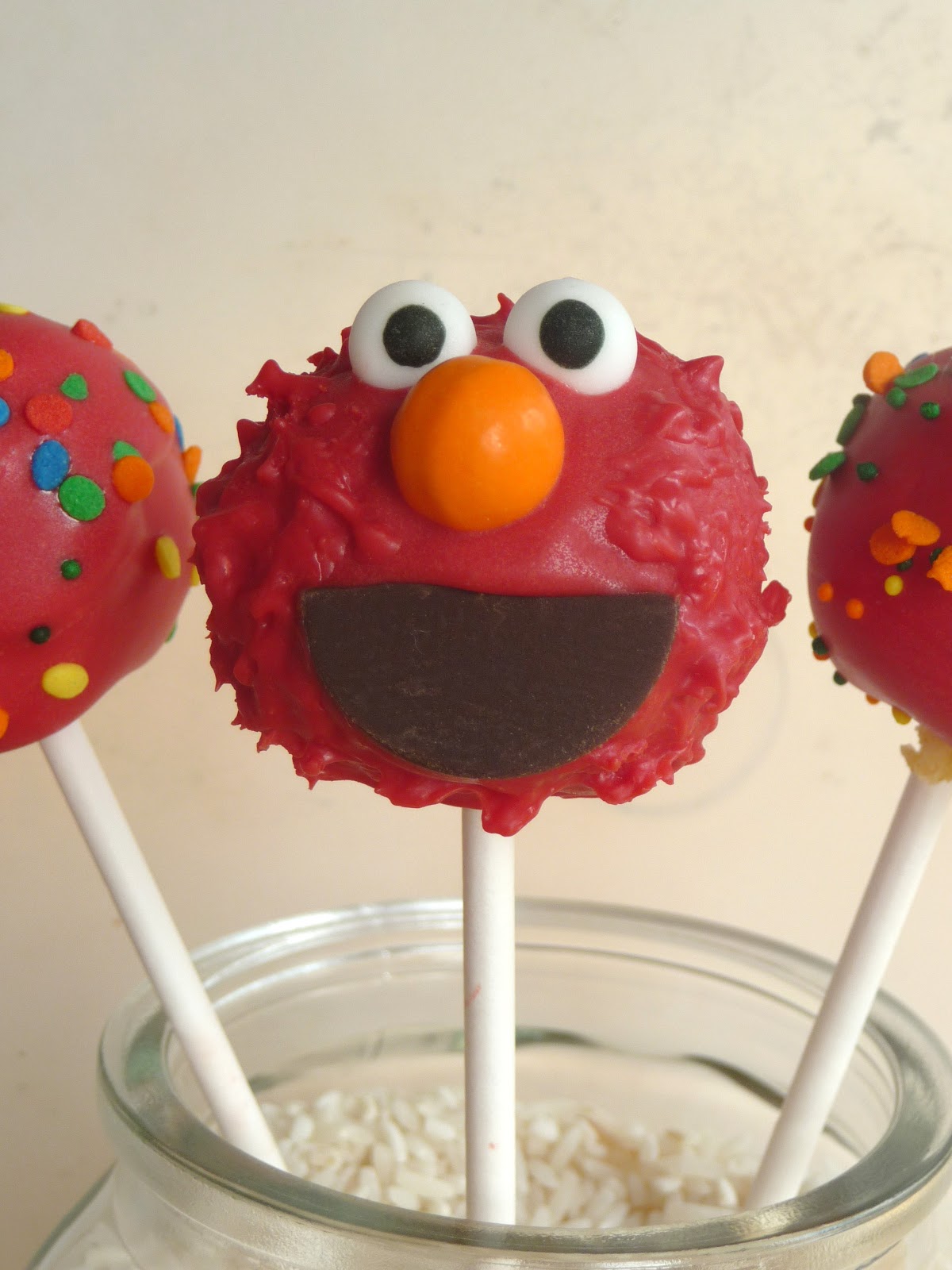 my little corner of the world: Elmo cake pops - step by step!