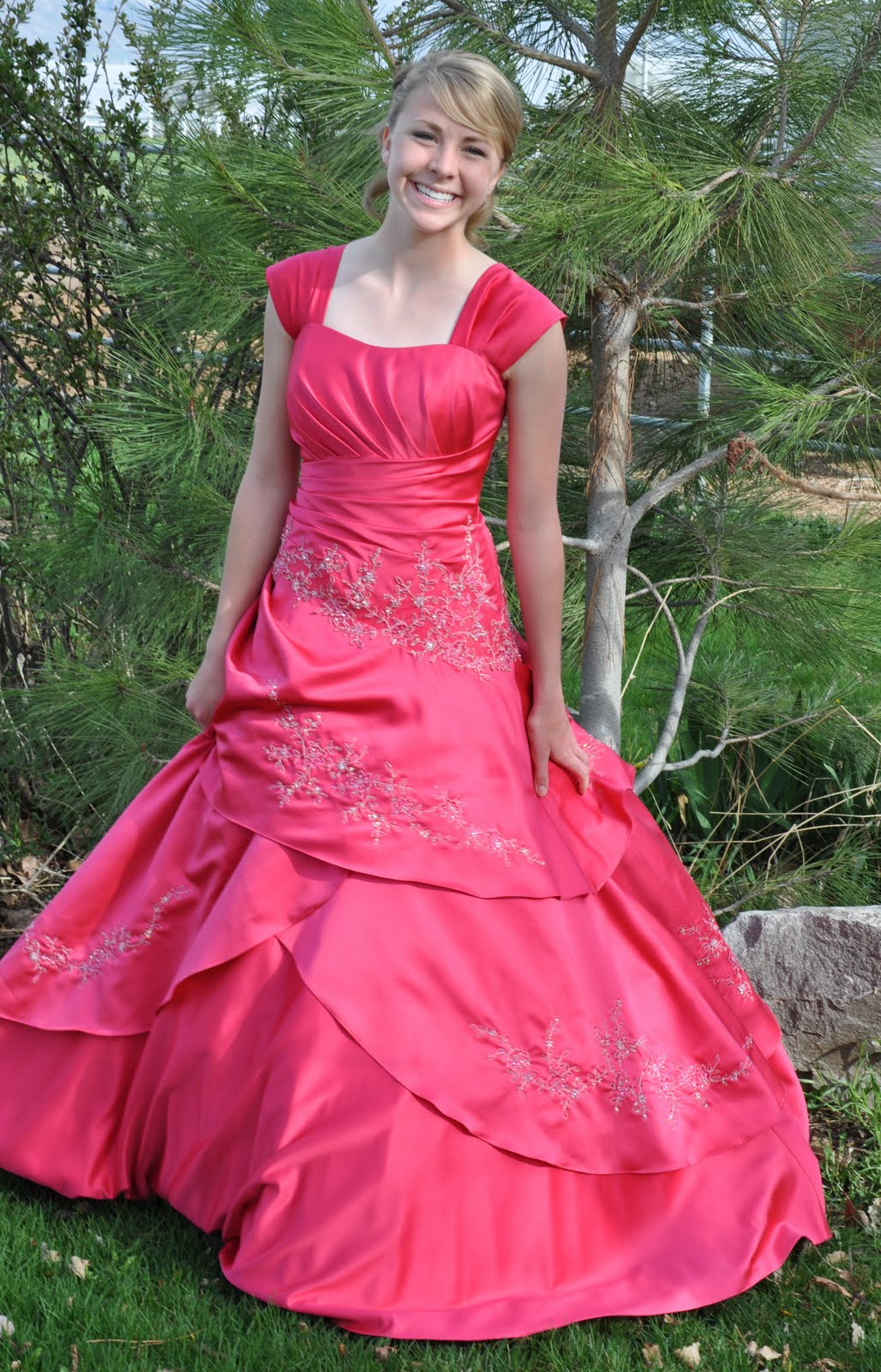 Allred Family News: Amy's last dance in High School--the Jr. Prom