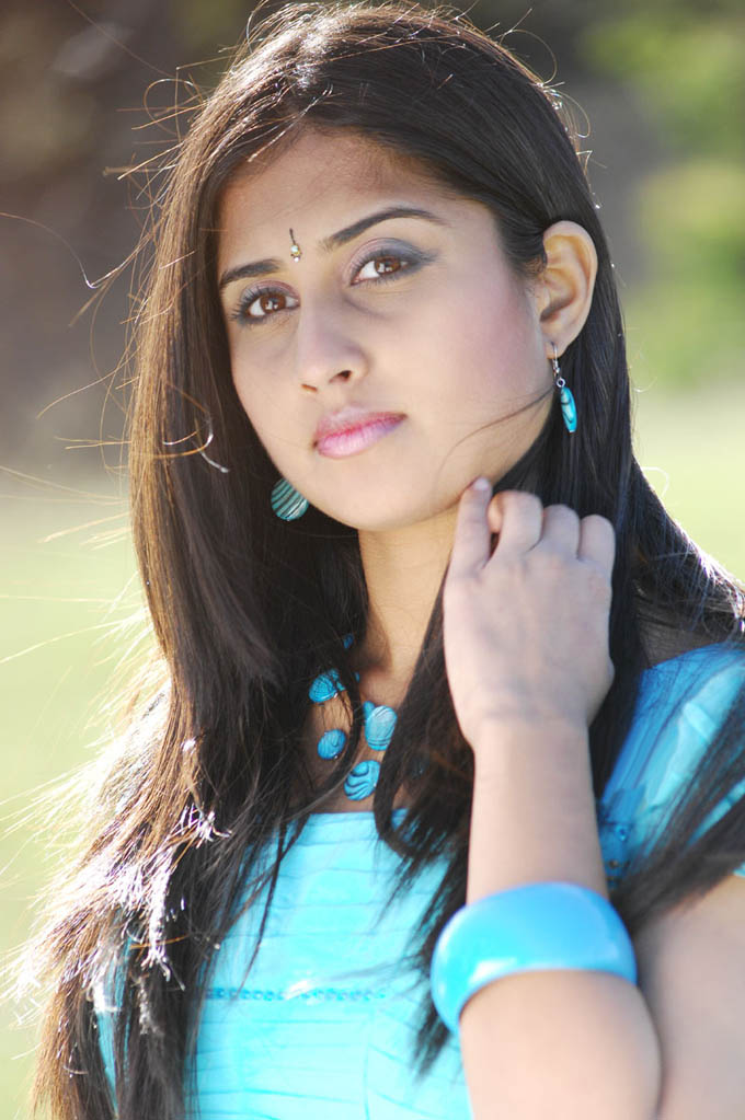 Tollywood Actress Baby Shamili Latest Hot Stills,Execlusiv Sarees ...