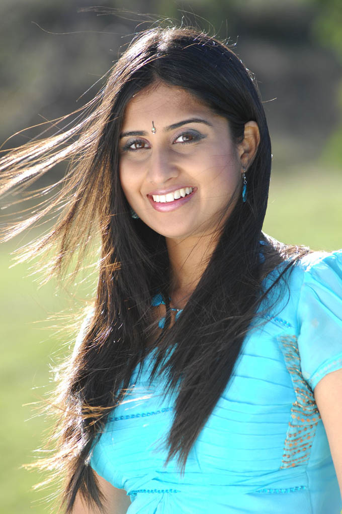 Tollywood Actress Baby Shamili Latest Hot Stills,Execlusiv Sarees ...