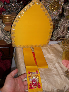 ORBIS CATHOLICVS: Traditional Mitre patterns for Juan et al.