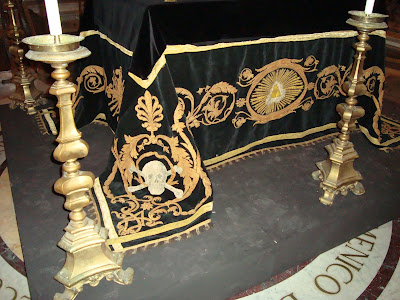 ORBIS CATHOLICVS: From Rome: how to make a catafalque...