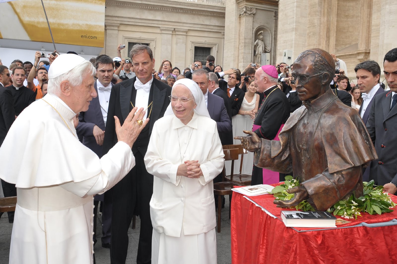 Orbis Catholicus Secundus: Pope Benedict XVI Blesses New Bronze Bust of ...