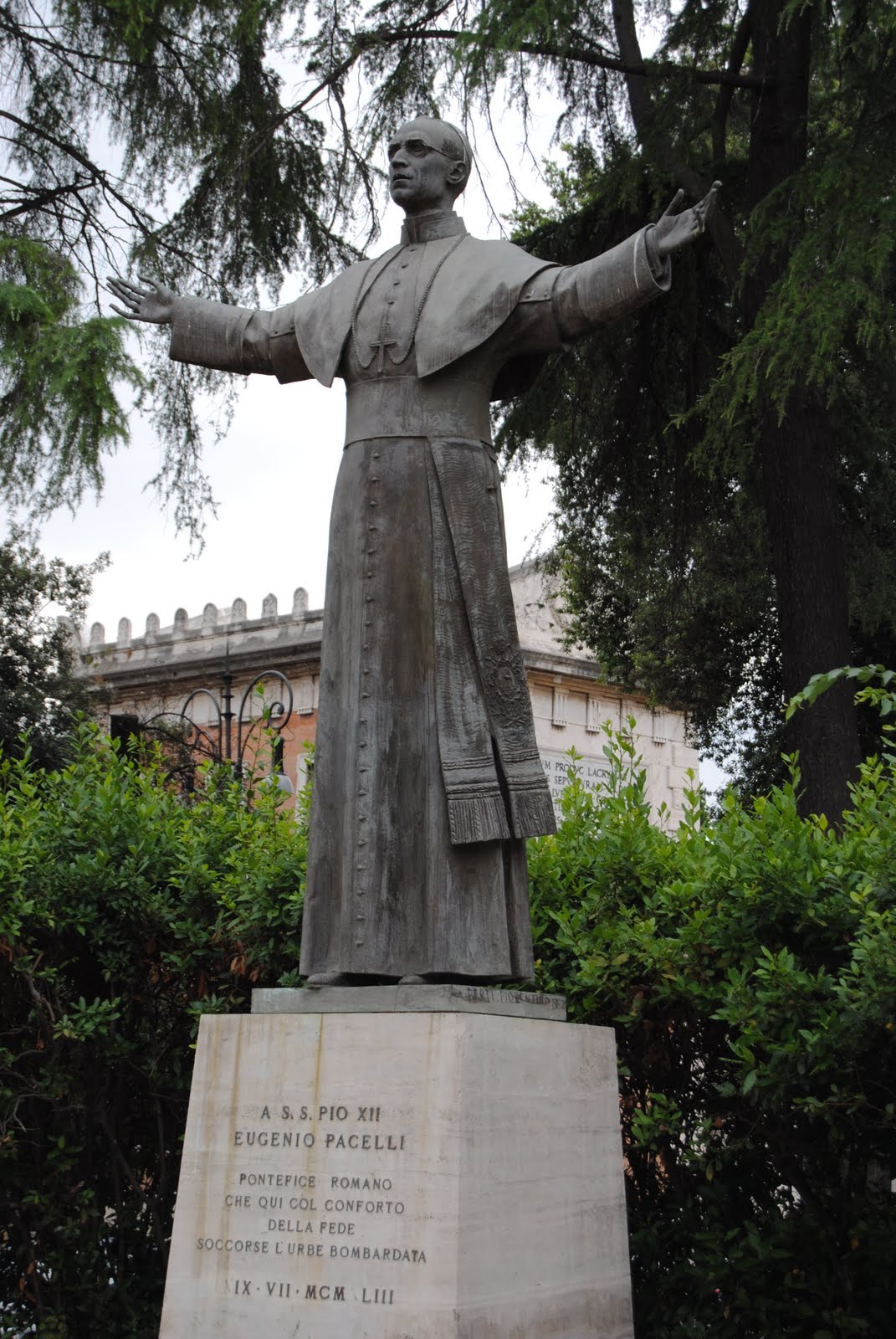 Orbis Catholicus Secundus: Rome's Pius XII Statue