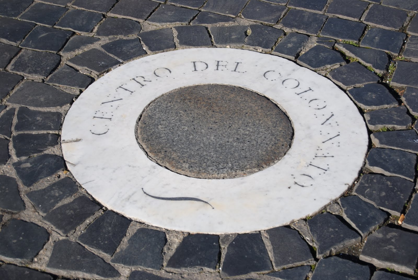 Orbis Catholicus Secundus: St. Peter's Square: Centro del Colonnato