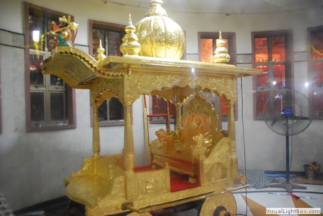 Sai Wallpaper: Golden Chariot at Sai Sansthan Shirdi